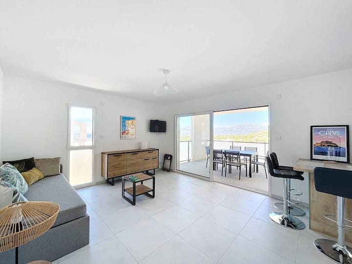 Appartement Dans Une Résidence Avec Piscine - Calvi