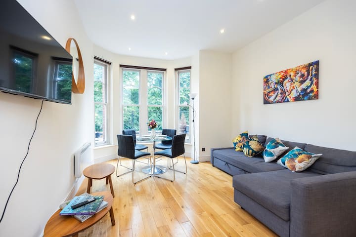 2-bed Flat On Upper St - Next To Tube - Sleeps 6 - London