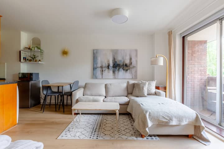 Cosy Refurbished Studio W/pvt Balcony, Kensington - 倫敦