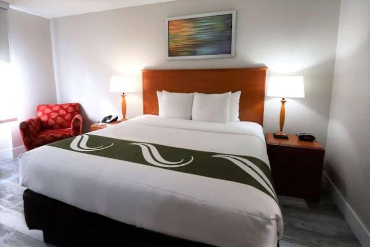 King Room Near Economic Electric Motors Mia - Hialeah, FL