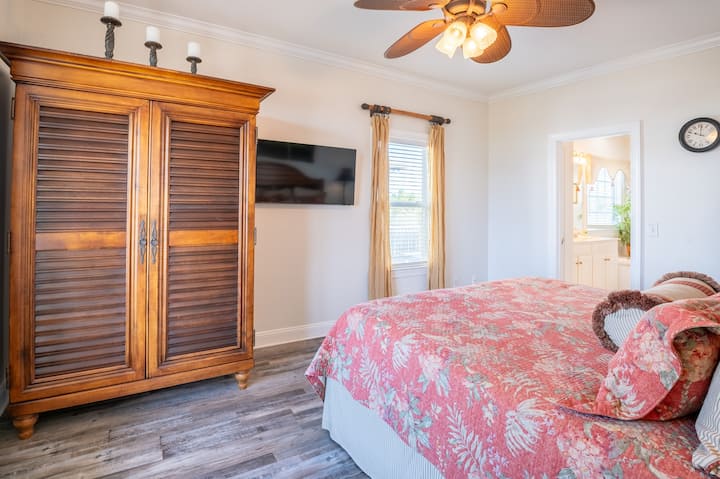 The Saltwater Shack: Early Bird Special! - Oak Island, NC