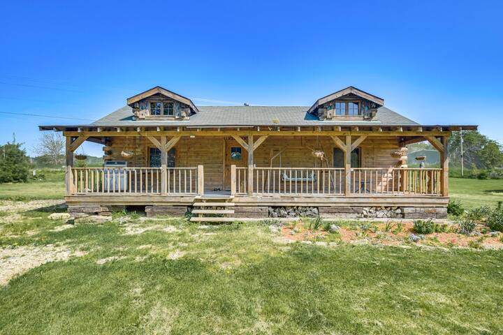 Bellevue Log Cabin W/ Gas Grill & Creek Access - Bellevue, IA