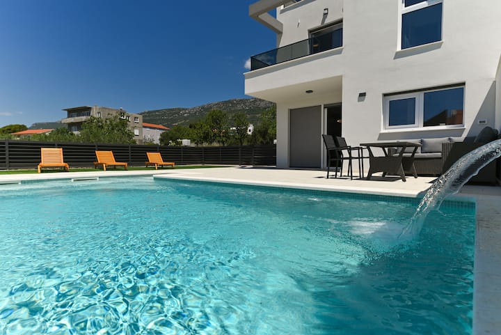 Maison Flora (V0122-k1) - Split