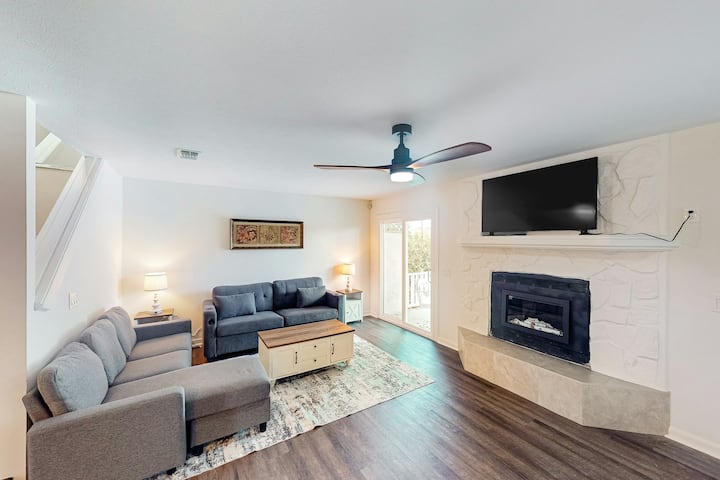 Two-story 3br Waterfront Retreat With A Deck - Panama City, FL