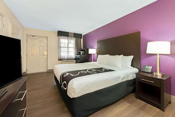 Standard King Or Twin Near Pasteles Edward Mia - 하이얼리아