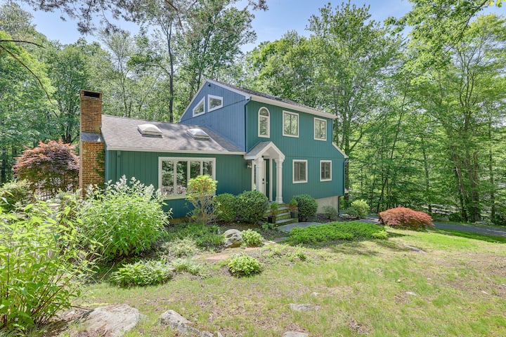 Cozy Woodland Home! Ski & Hike Coastal Connecticut - Madison, CT