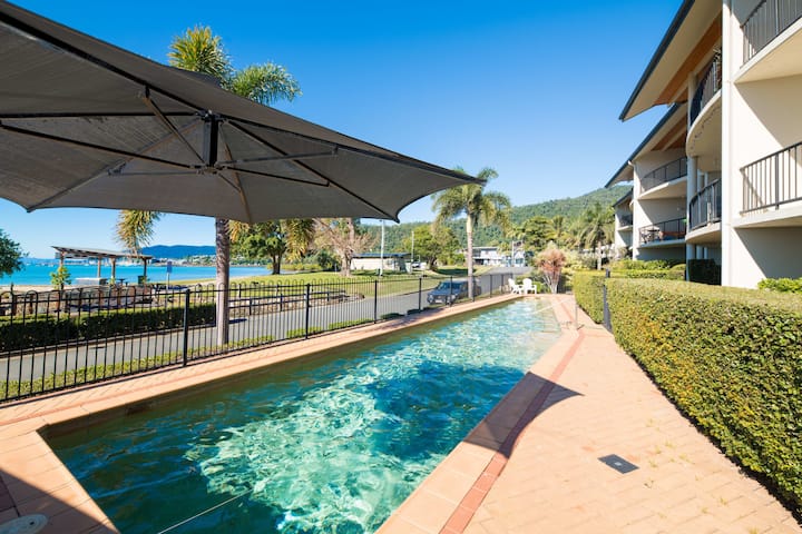 Whitsunday Beachfront Apartment On Coral Esplanade - Whitsundays
