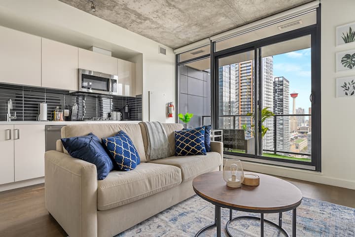 Tower Views W Ac, Dining, Private Patio - Calgary