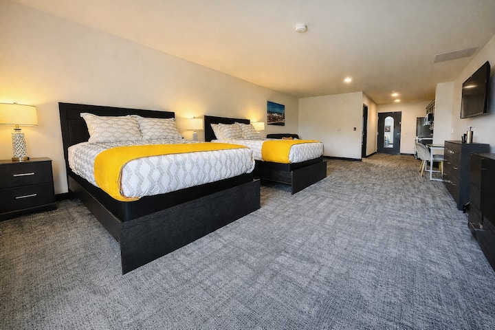 Rm 205 By Cedar Point Sportsforce Ada  Sleeps 6 - Marblehead, OH