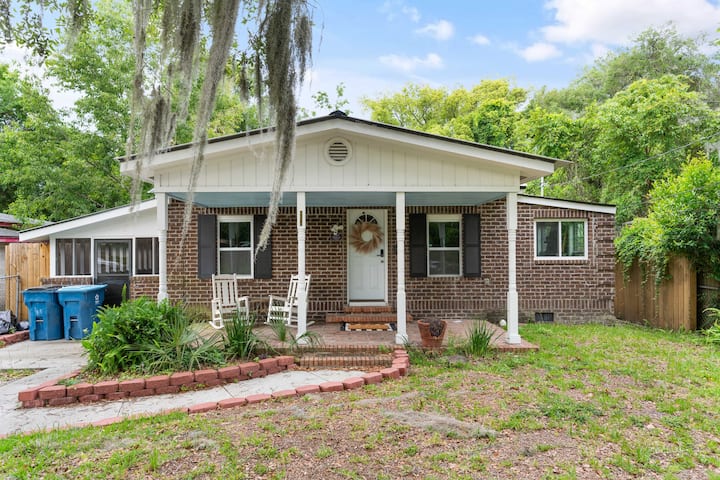 Beloved Brunswick Bungalow - Brunswick, GA