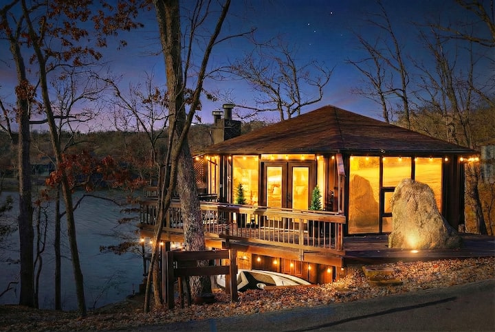 Sale! Lakefront | 4 Pools | Dock | Sauna | +Resort - Lake Ozark, MO