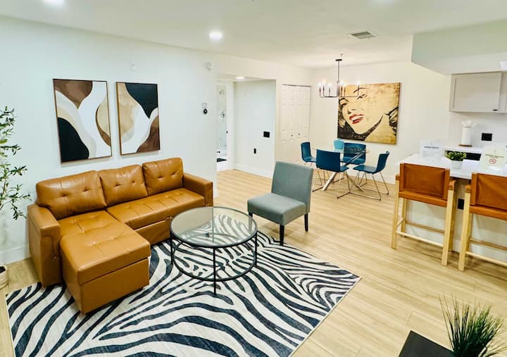 Ground Floor Condo Near Strip W/pool, Gym, Jacuzzi - Henderson, NV