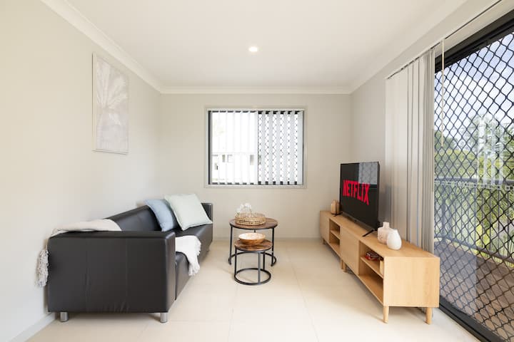 Clean Rocklea 2br | Parking & Train Access | 373b2 - Brisbane