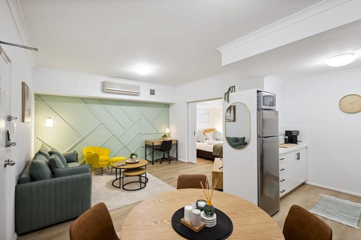 Sleek Northbridge Getaway - Perth