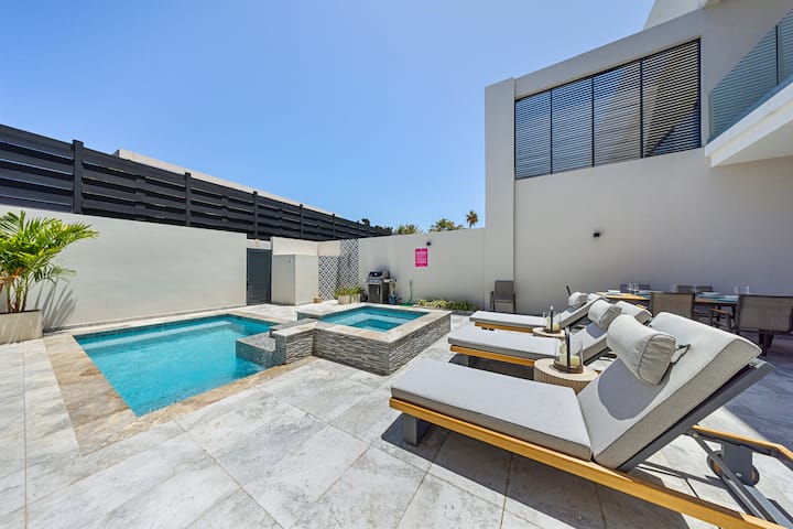 Walk To Beach: 4br Oasis W/ Pool, Spa, View - Aruba