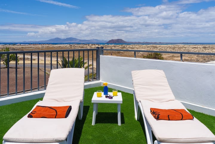 Villa Sorrento With Views And Private Heated Pool - Corralejo
