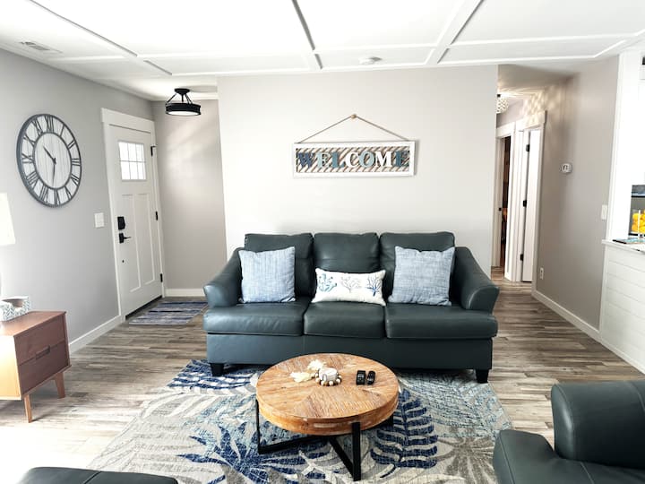 3 Blocks To The Beach! Modern 3br/3ba Family Haven - Hilton Head Island, SC