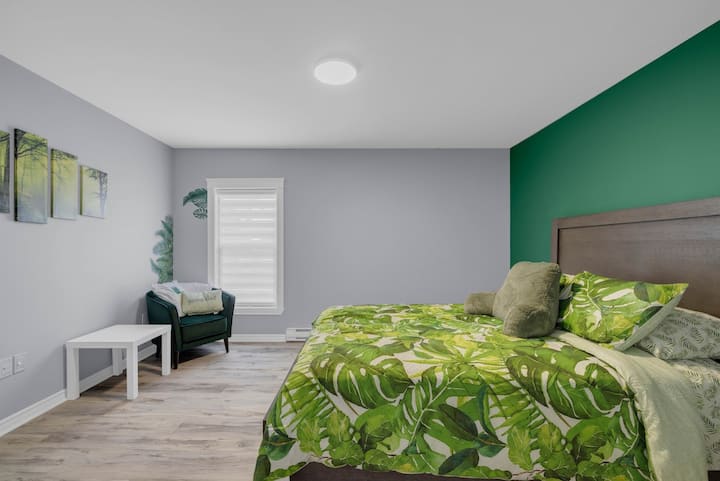 Family-friendly Or Group Getaway - Sleeps 7 - Saint John