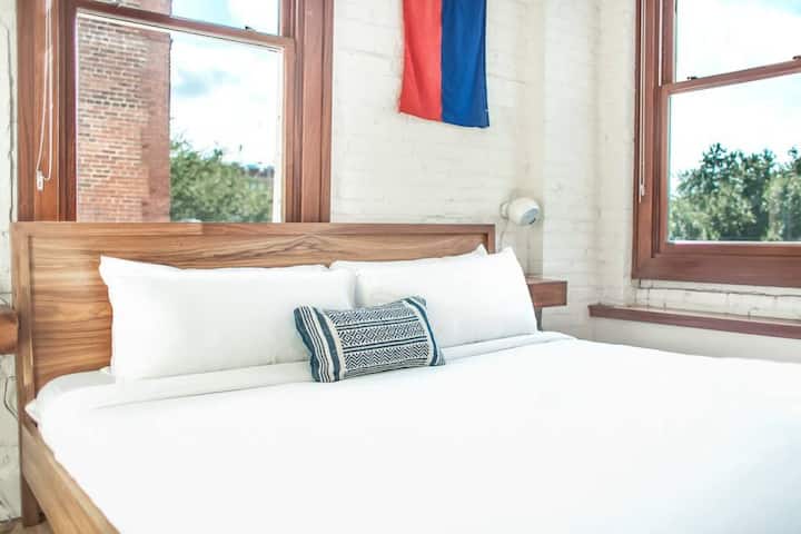 Annabelle 3b - Bright King Bedroom Near Nightlife - Savannah, GA