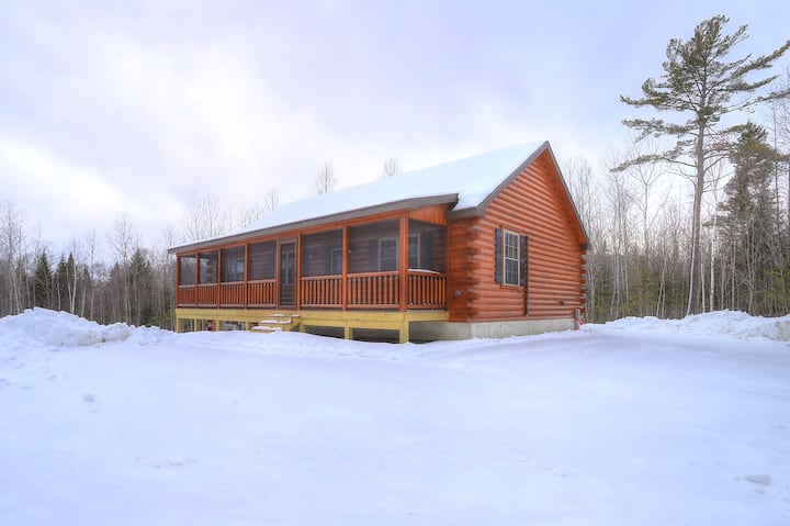 Abazi Lodge - Log Cabin On Snowmobile Trails - Rangeley, ME