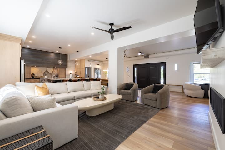 Heavenly Paradise: Luxury Ski & Beach Escape - South Lake Tahoe, CA