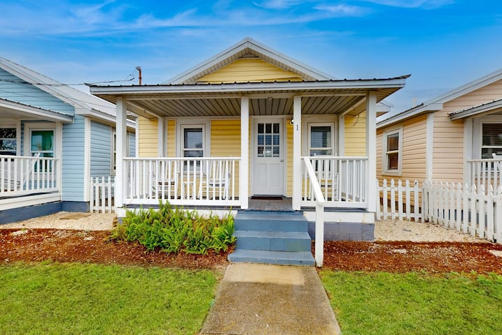 Coastal Cottage, Short Walk To The Beach - Kure Beach, NC