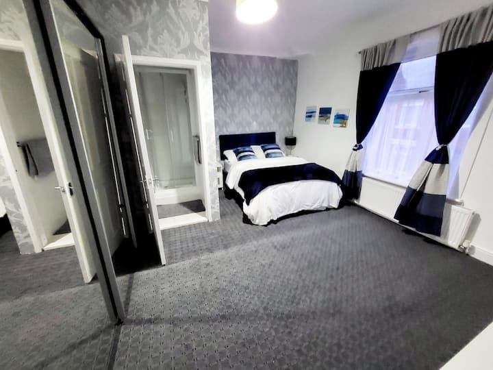 Comfortable En-suite Double Room - Rochdale