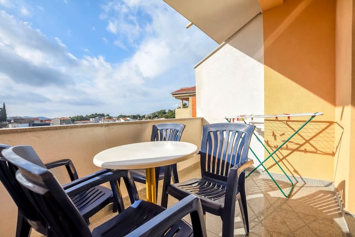 Appartement Rucmarin (90951-a3) - Murter