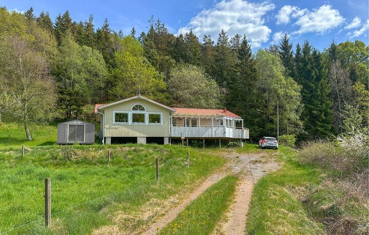 Beautiful Home In Henån With Kitchen - Henån