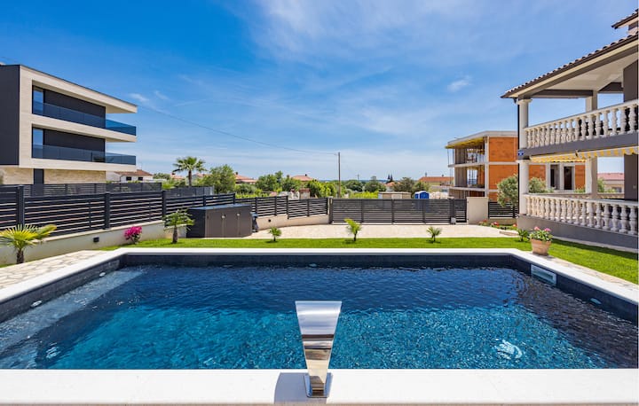 1 Bedroom Stunning Apartment In Medulin - Medulin