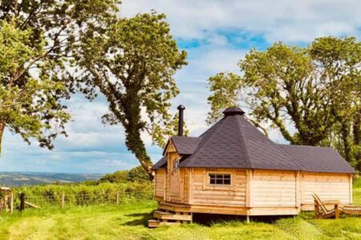 Rustic Log Cabin - Hot Tub & Exmoor Views - North Devon
