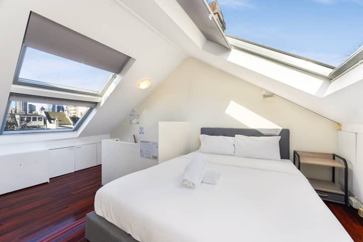 Ivy Haven With City View Loft - Willoughby