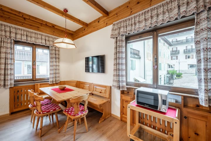 Lovely 2 Bedroom Flat In Corso Italia With Parking - Cortina d'Ampezzo