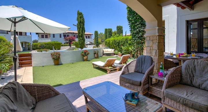 Lovely Jnr Villa With Hot Tub On Aphrodite Hills - Куклиа