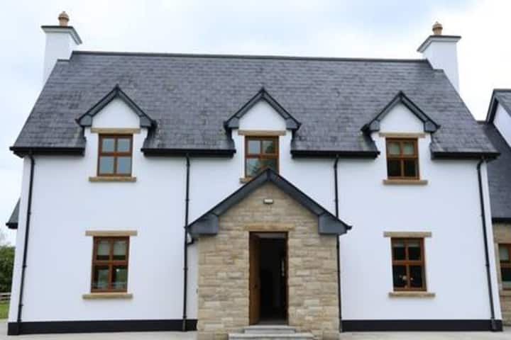Dg Meadow View - Upper House · Elegant 7 - Donegal