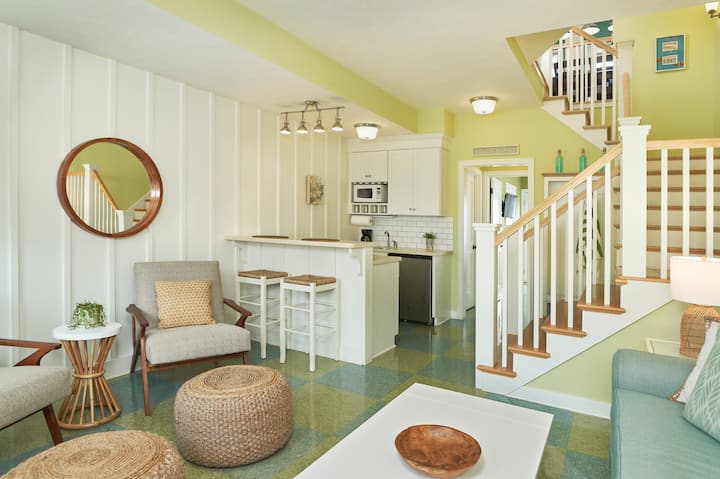 The Marblehead Luxury Townhome, Pool, Hot Tub, Gol - Holland, MI