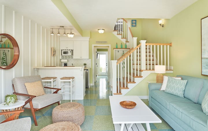 "The Marblehead" Luxury Townhome, Pool, Hot Tub, G - ホランド, MI