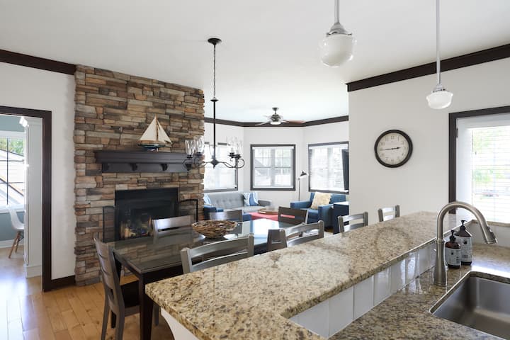 "Nantucket 1 Bedroom" Luxury Townhome, Pool, Hot T - Ottawa Beach, MI