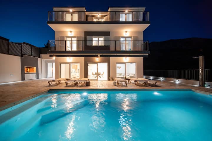 Luxurious 7-bedroom Villa Mi With Private Pool - Omiš