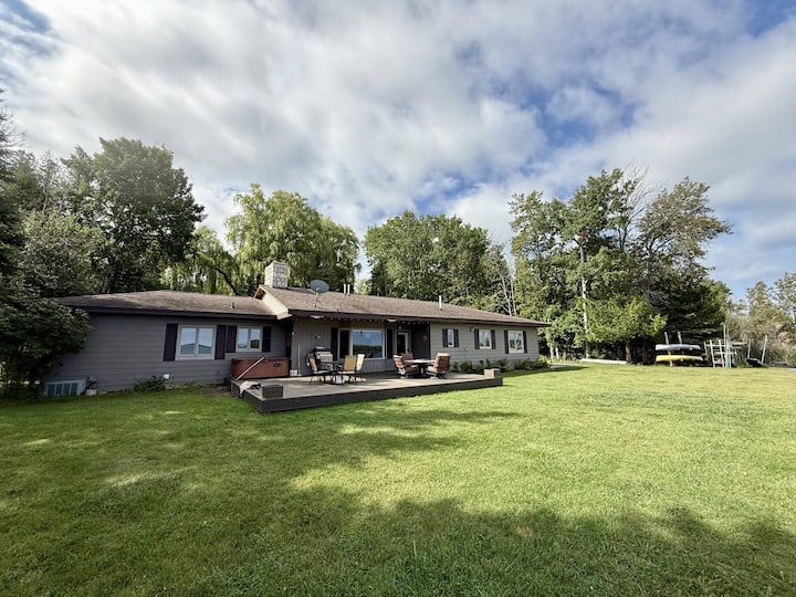 Lakeside Ranch On Drummond Island - Drummond, MI