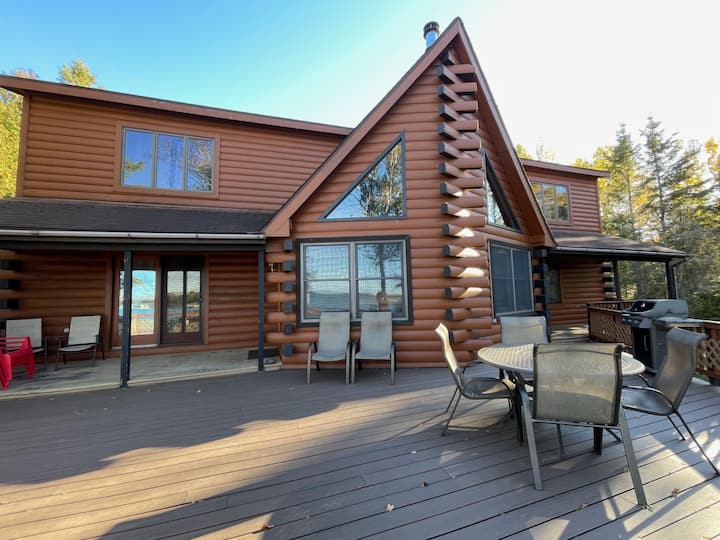 Little Bear Lodge On Drummond Island - Drummond, MI