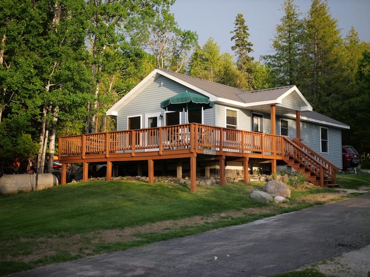 Molly Cabin @ Captain's Cove On Drummond Island - Drummond, MI