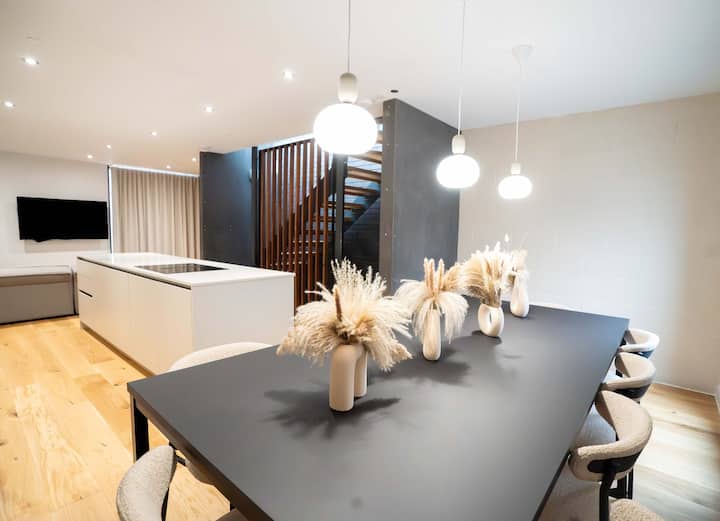 Walk To Canal St. | Luxurious Townhome W/ Roof Top - Manchester