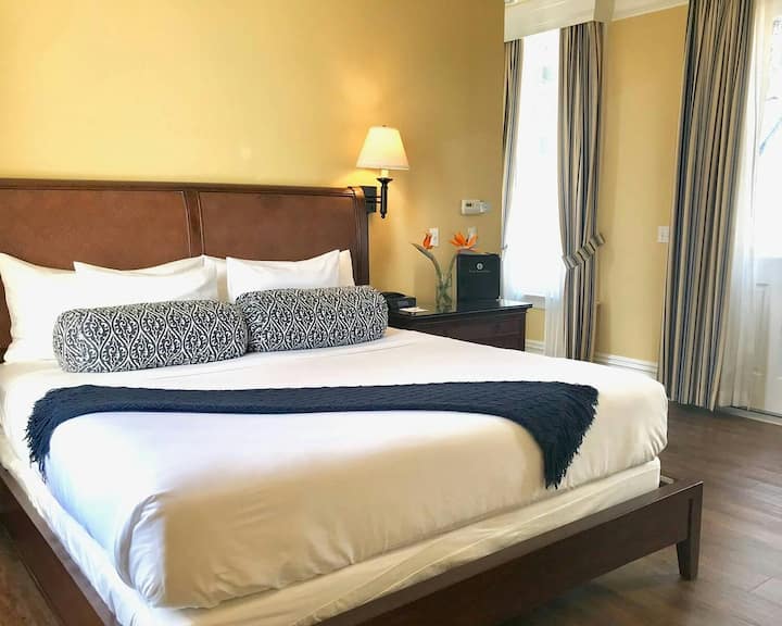 Spot-on Location Near The Santa Cruz Boardwalk - Santa Cruz, CA