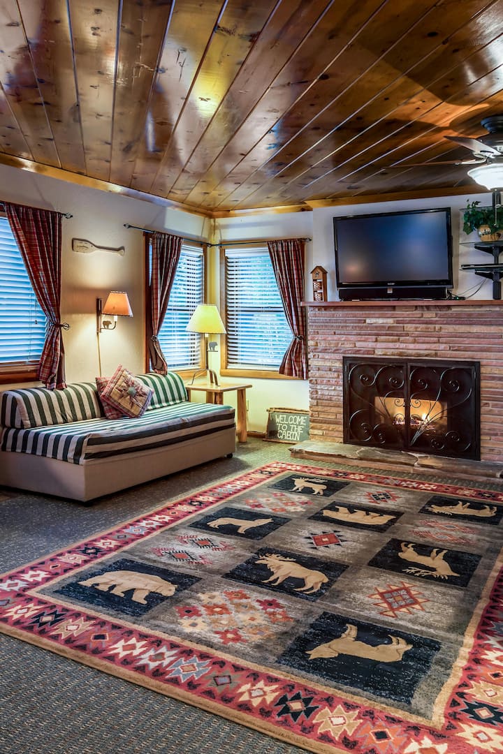 Heated Outdoor Pool, Grills & Picnic Area - Lake Tahoe