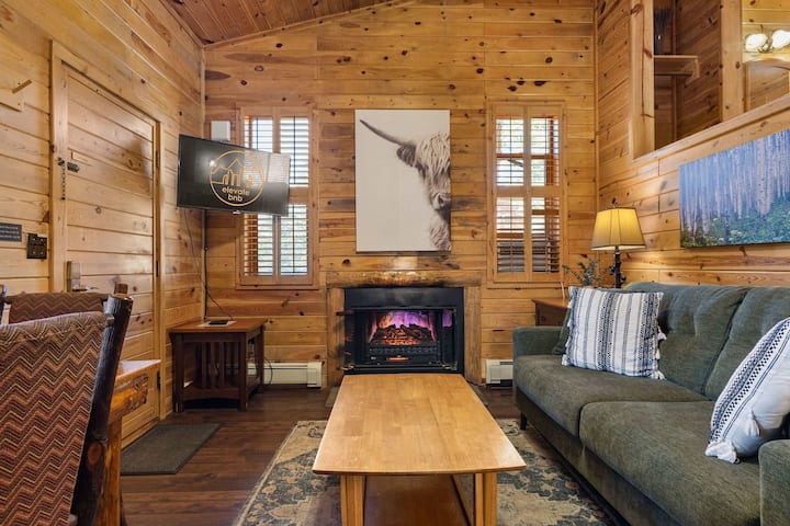 Cabin 8-cozy King Loft Cabin | 5 Min To Rmnp - Estes Park, CO