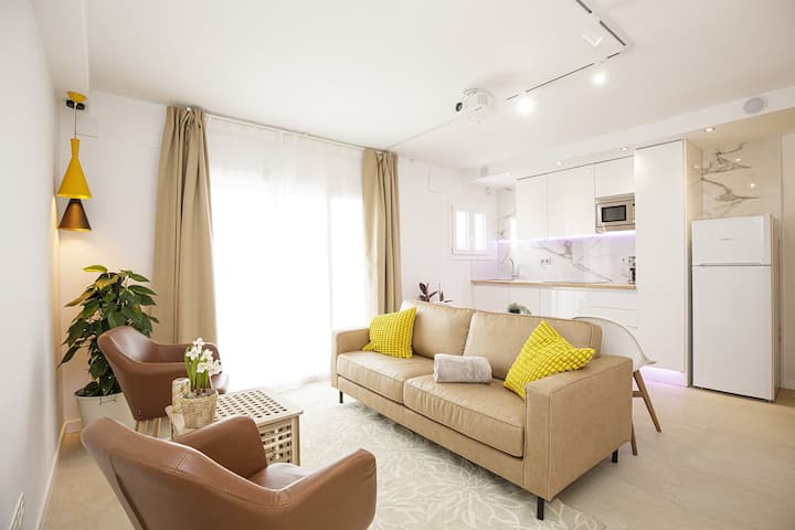 Apartamento De Tres Habitaciones En Girona - Girona