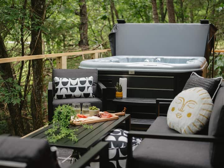 Starlink Wifi · Hot Tub · Balcony · Pet-friendly - Eureka Springs, AR