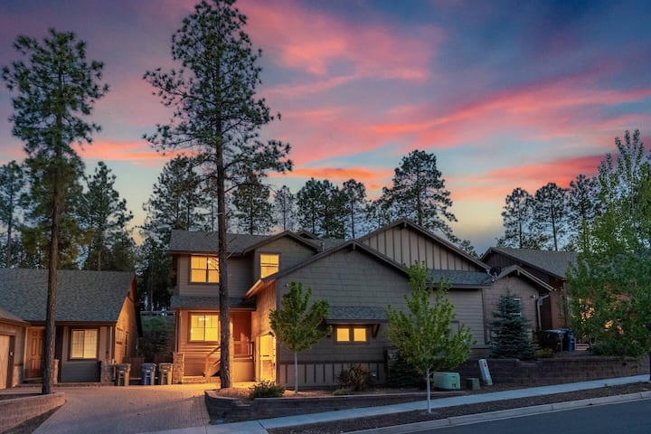 Downtown Flagstaff Retreat | Game Room | Sleeps 8 - Flagstaff, AZ