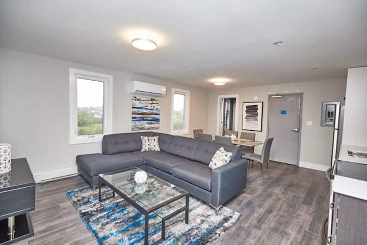 Clifton Hill Hideaway 3b - Two Bedroom Condo - Niagara Falls
